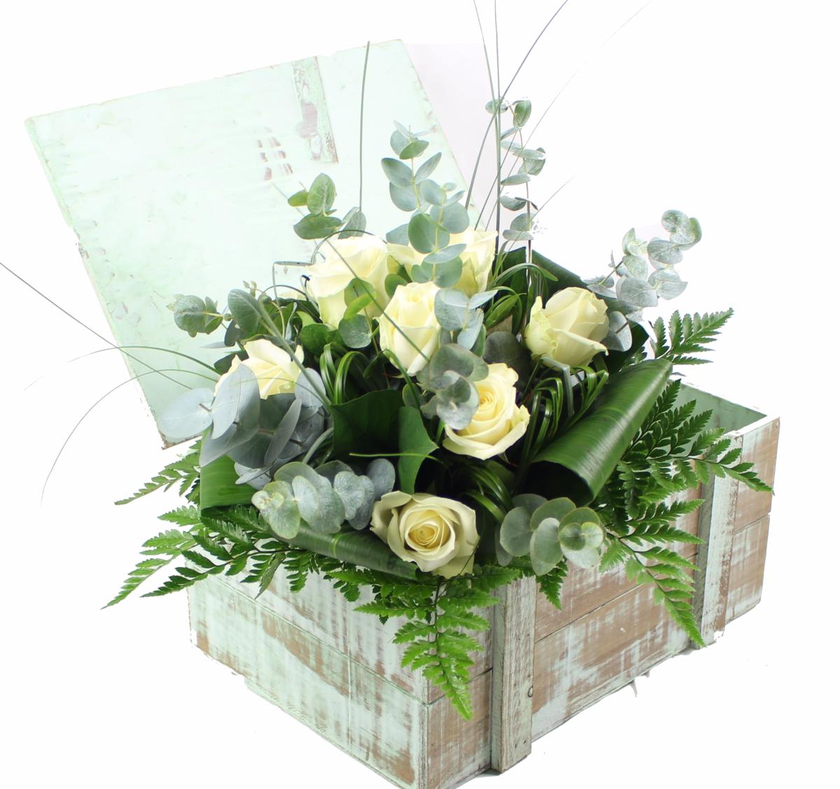 Bouquets de Roses Blanches & Eucalyptus - La Fontaine Fleurie